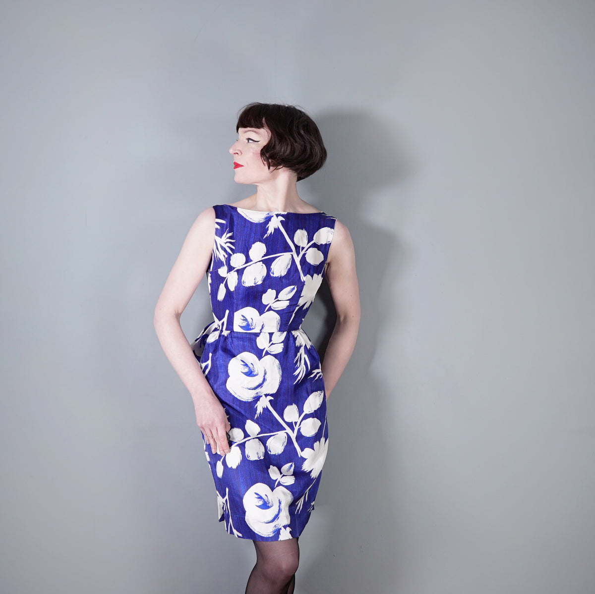 60s BLUE AND WHITE HUGE FLORAL RICHARD SHOPS COCKTAIL DRESS - XS ...